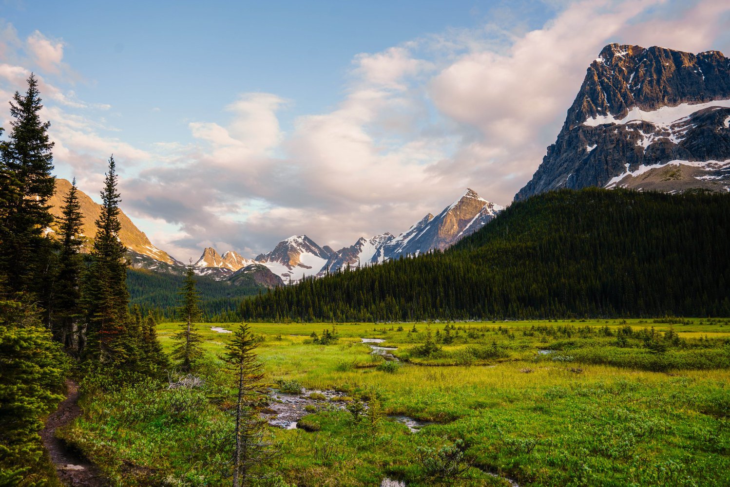 The best hiking guides in Jasper National Park | Tourism Jasper