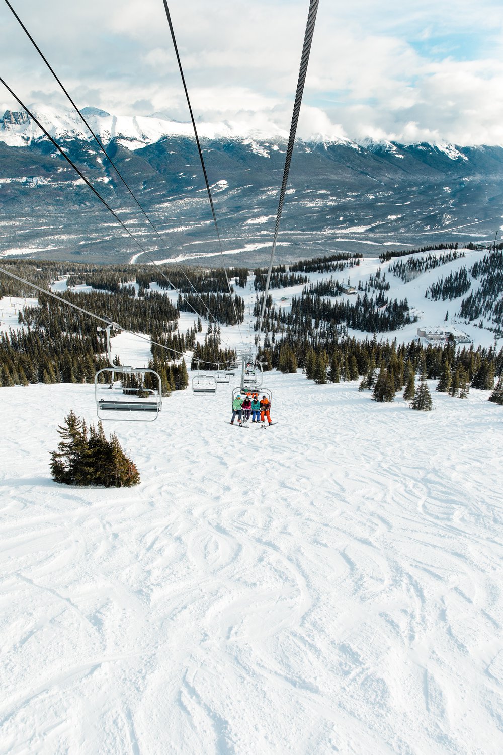What makes Marmot Basin ski resort perfect for families | Tourism Jasper